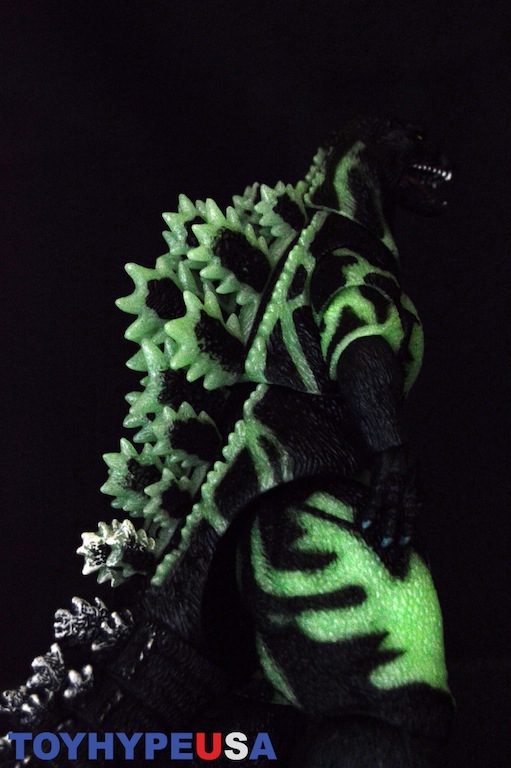 NECA Toys Reactor Glow Godzilla 12" Head-To-Tail Figure Review