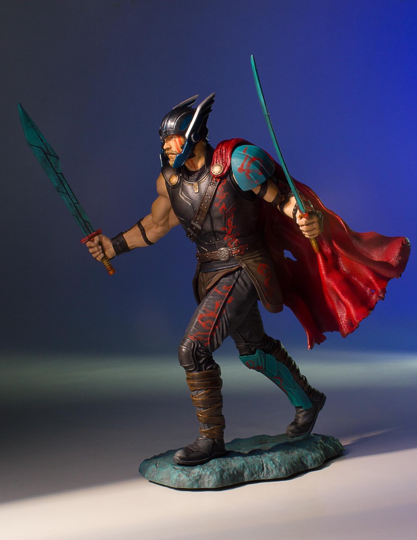 Gentle Giant Thor: Ragnarok Collectors Gallery Statue