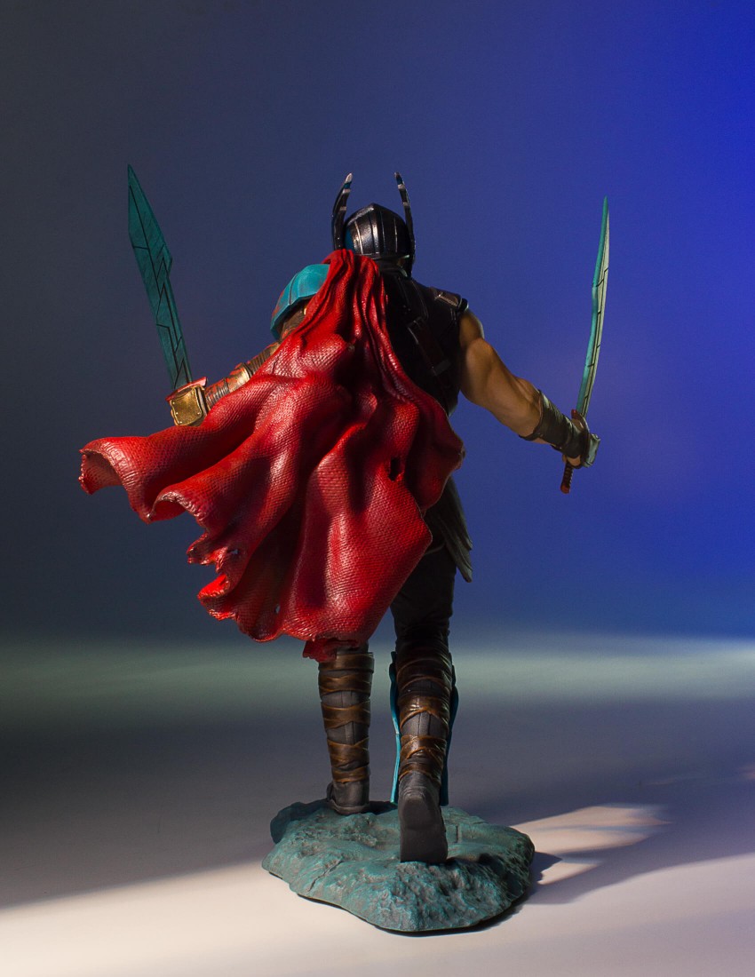 Gentle Giant Thor: Ragnarok Collectors Gallery Statue