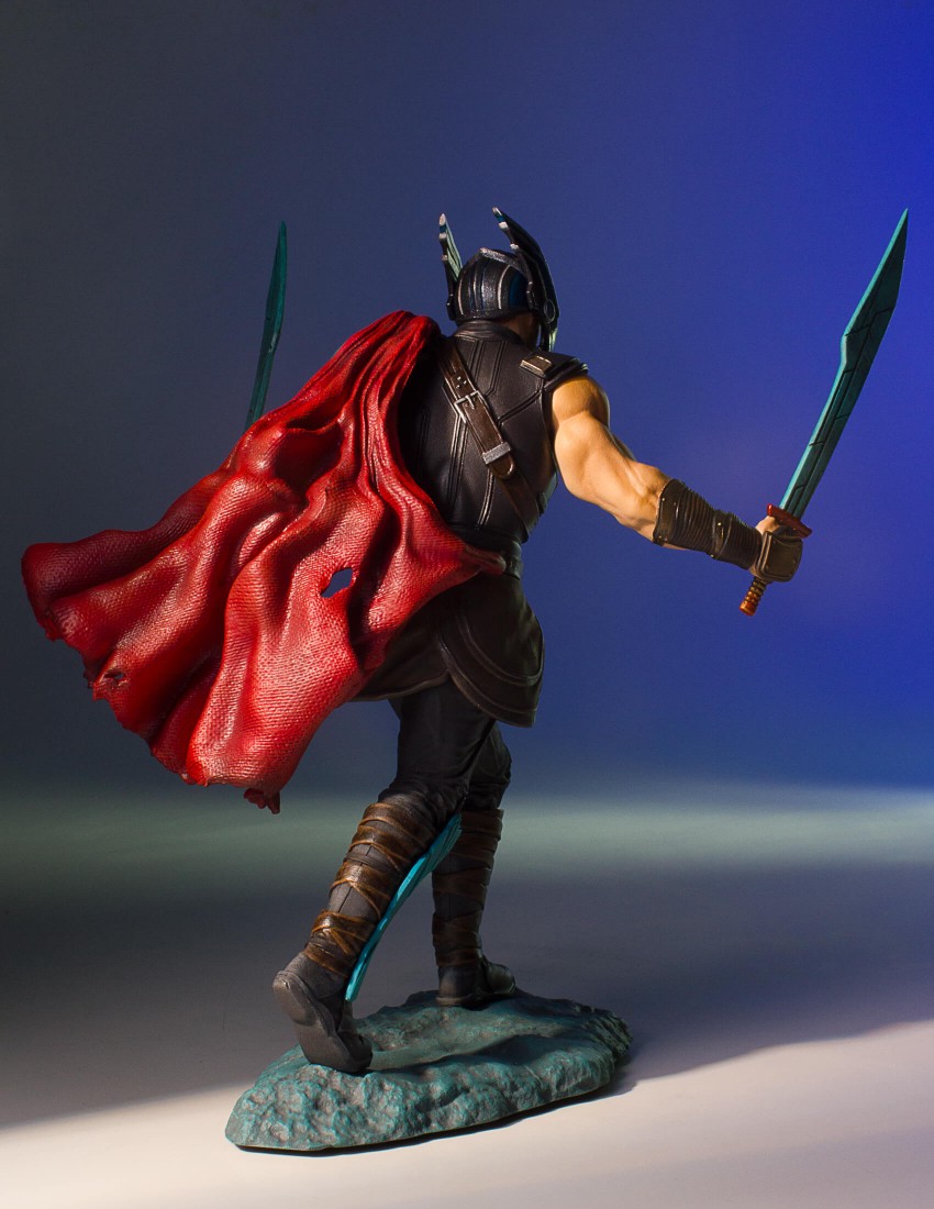 Gentle Giant Thor: Ragnarok Collectors Gallery Statue