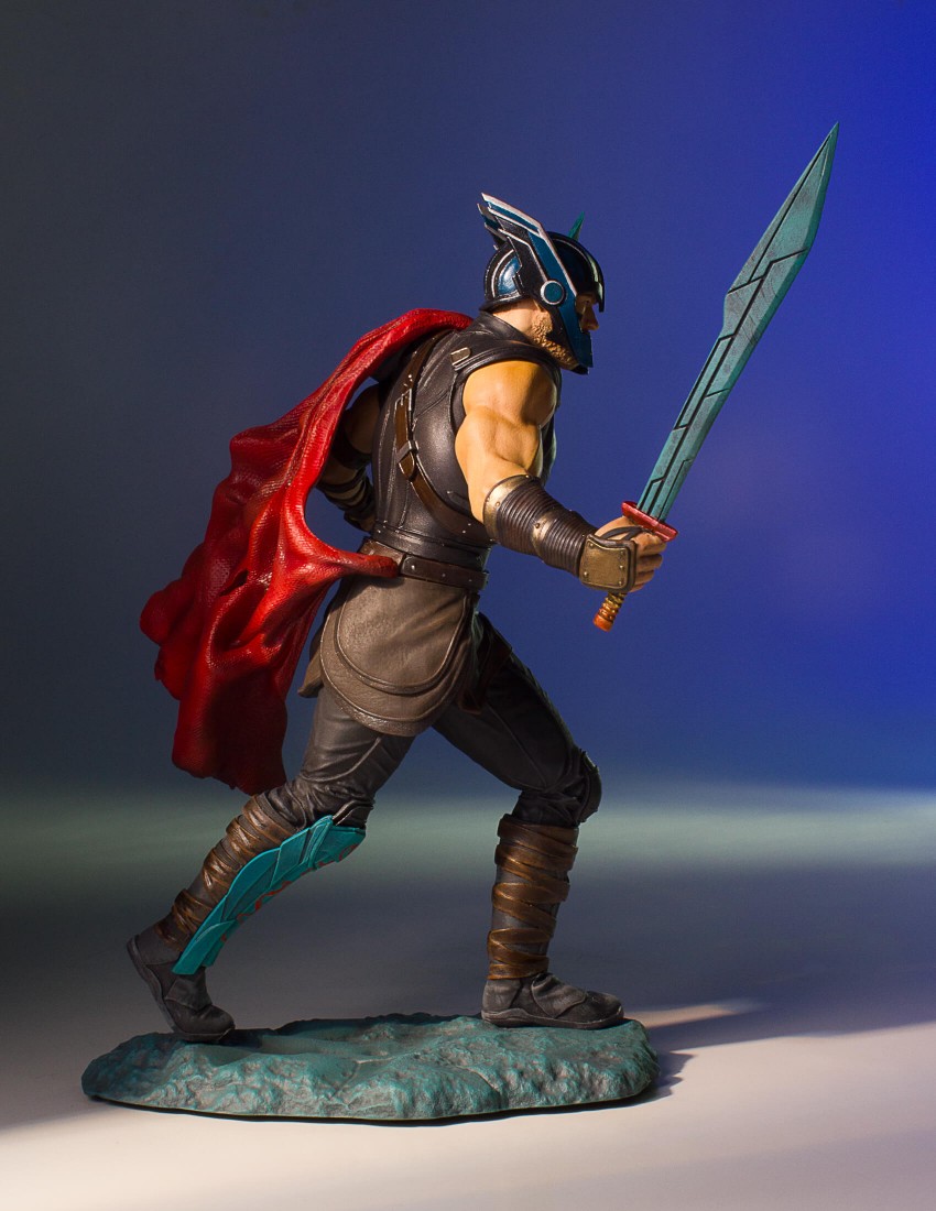 Gentle Giant Thor: Ragnarok Collectors Gallery Statue