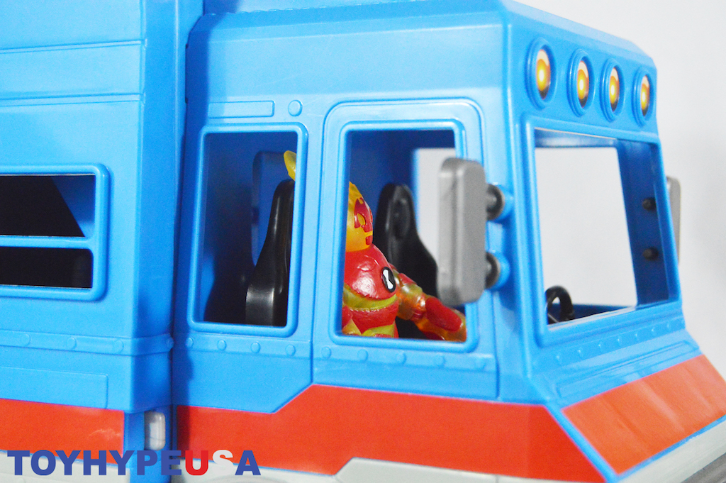 Playmates Toys Ben 10 Rustbucket Transforming Vehicle To Playset Review