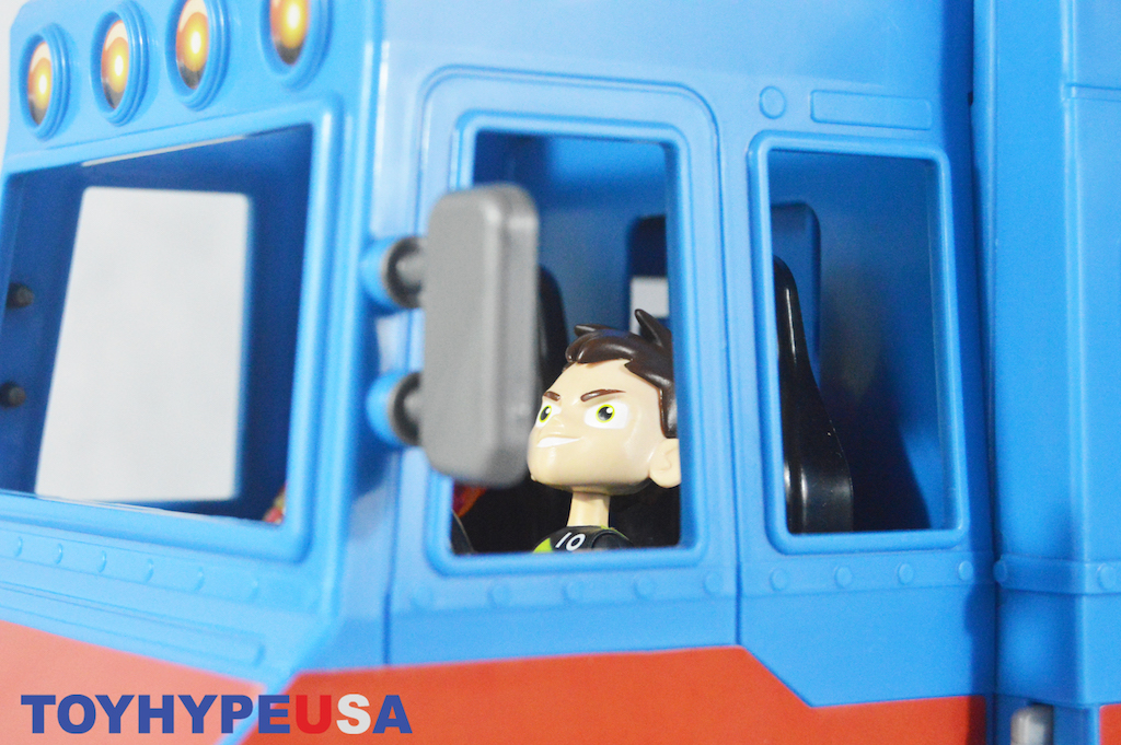 Playmates Toys Ben 10 Rustbucket Transforming Vehicle To Playset Review