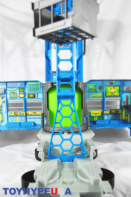Playmates Toys Ben 10 Rustbucket Transforming Vehicle To Playset Review