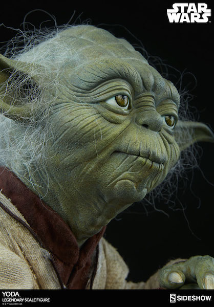 Star Wars: The Empire Strikes Back Yoda Legendary Scale Figure