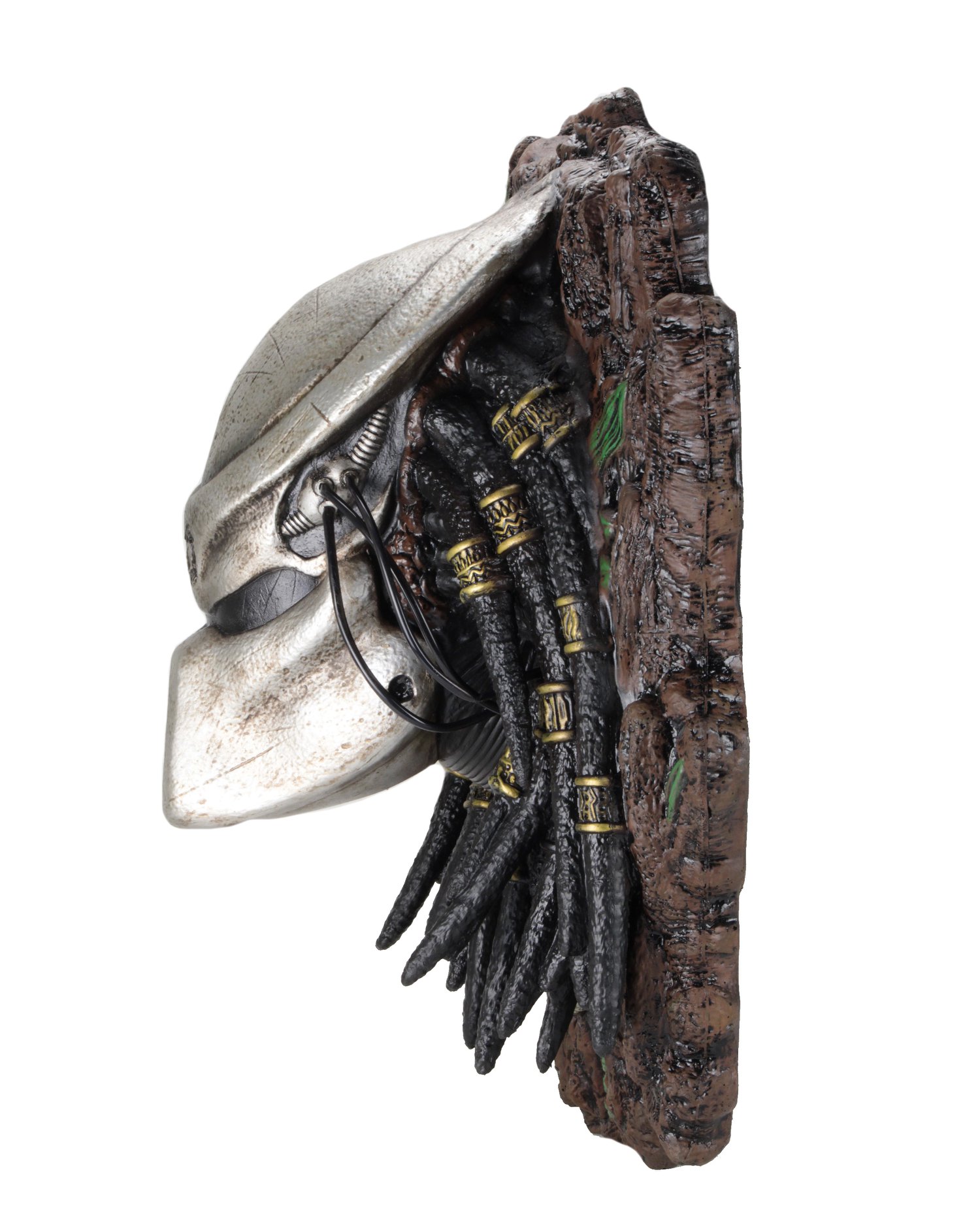 NECA Toys Predator & Alien Xenomorph Wall-Mounted Bust Available Now