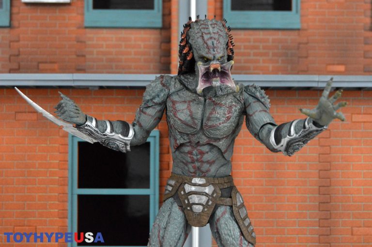 NECA Toys Predator 2018 Movie - Deluxe Armored Assassin Predator Figure ...
