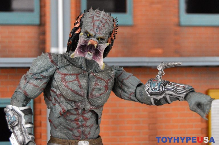 NECA Toys Predator 2018 Movie - Deluxe Armored Assassin Predator Figure ...