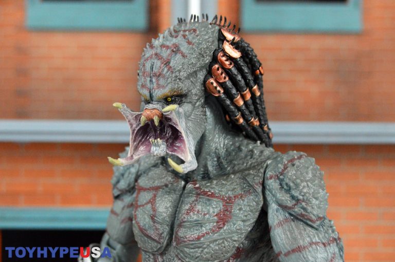 NECA Toys Predator 2018 Movie - Deluxe Armored Assassin Predator Figure ...