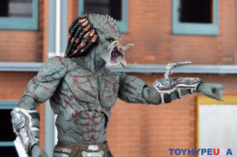 NECA Toys Predator 2018 Movie - Deluxe Armored Assassin Predator Figure ...
