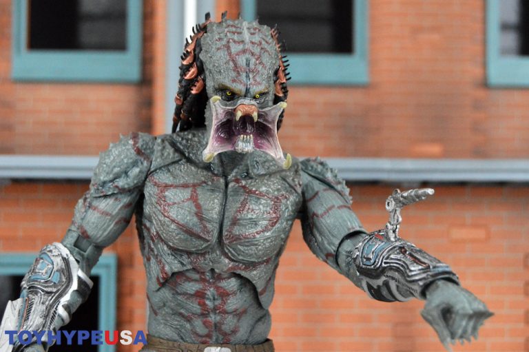 NECA Toys Predator 2018 Movie - Deluxe Armored Assassin Predator Figure ...