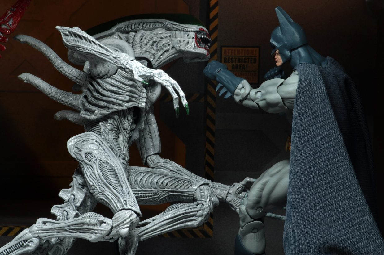 NECA Toys New York Comic-Con 2019 Exclusive - Batman & Alien Figures 2-Pack