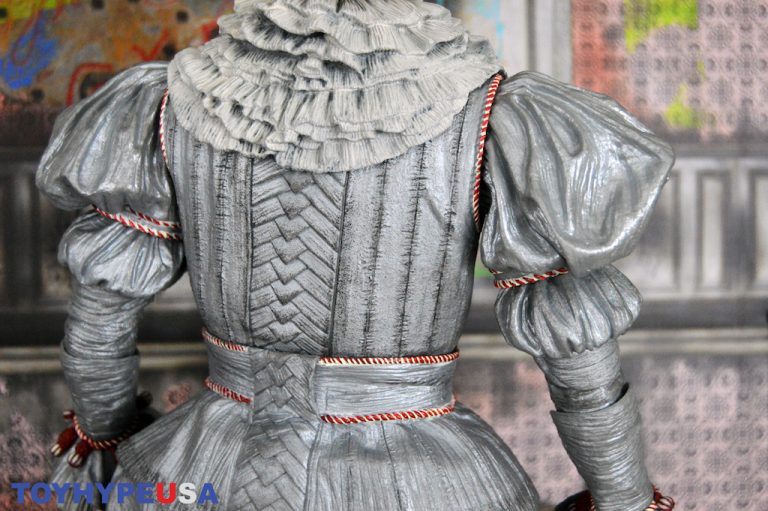 NECA Toys 1/4" Scale Pennywise Figure Review