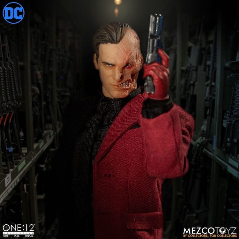 Mezco Toyz DC Comics - One:12 Collective Two-Face Figure