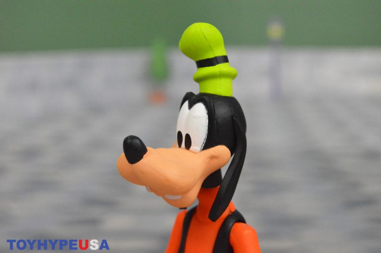 Disney Store Exclusive - Disney & Pixar Toy Box Goofy, Donald Duck ...