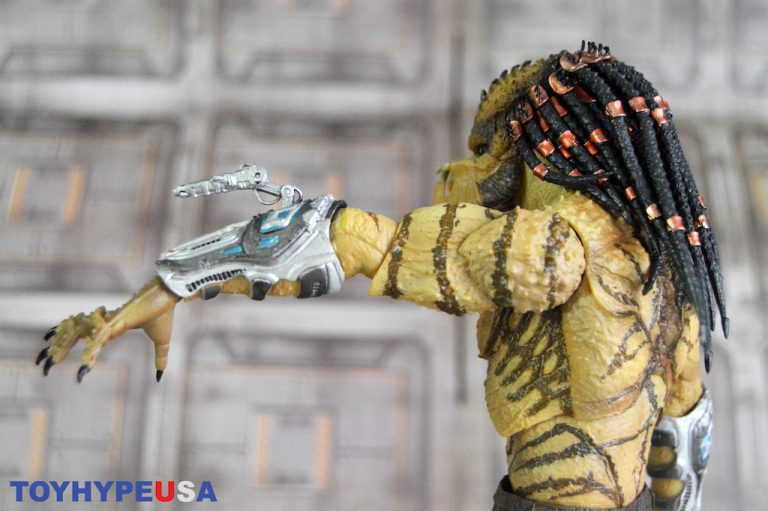NECA Toys The Predator - Ultimate Unarmored Assassin Predator Figure Review
