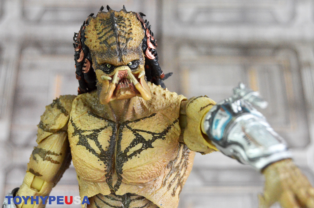 NECA Toys The Predator - Ultimate Unarmored Assassin Predator Figure Review