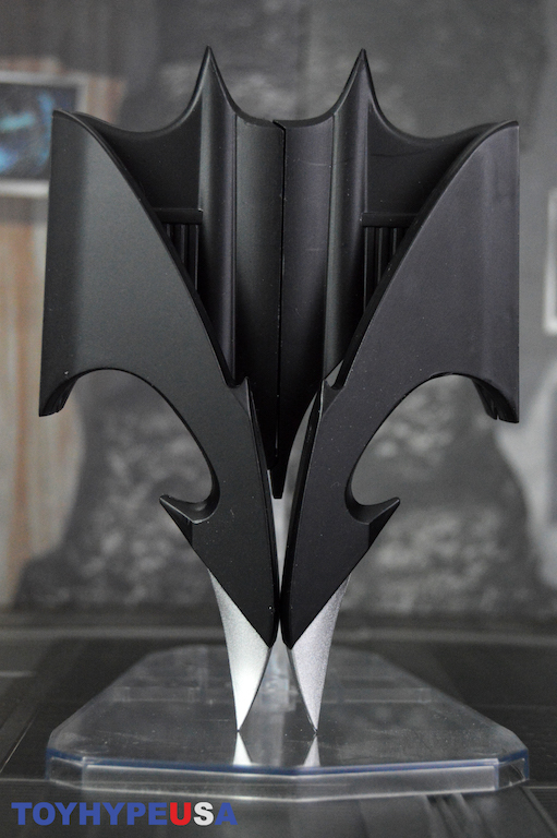 NECA Toys Batman 1989 Life Size Batarang Replica Review