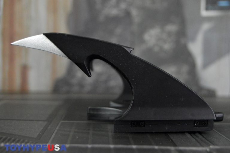 NECA Toys Batman 1989 Life Size Batarang Replica Review