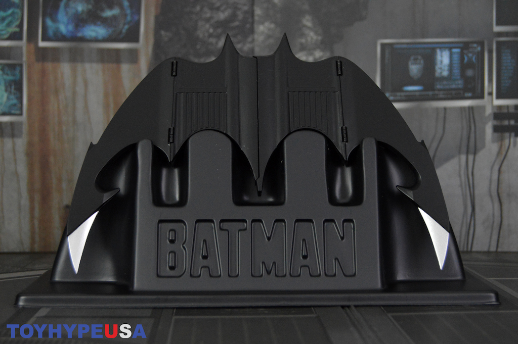 NECA Toys Batman 1989 Life Size Batarang Replica Review
