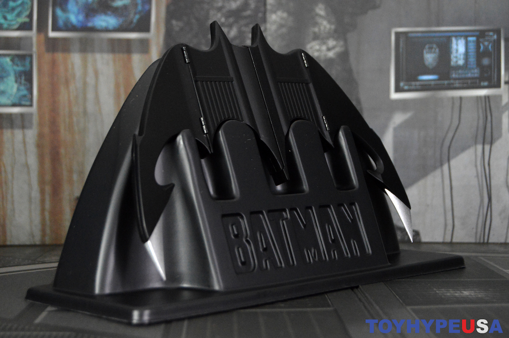 NECA Toys Batman 1989 Life Size Batarang Replica Review