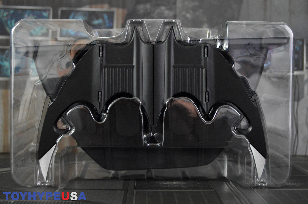 NECA Toys Batman 1989 Life Size Batarang Replica Review