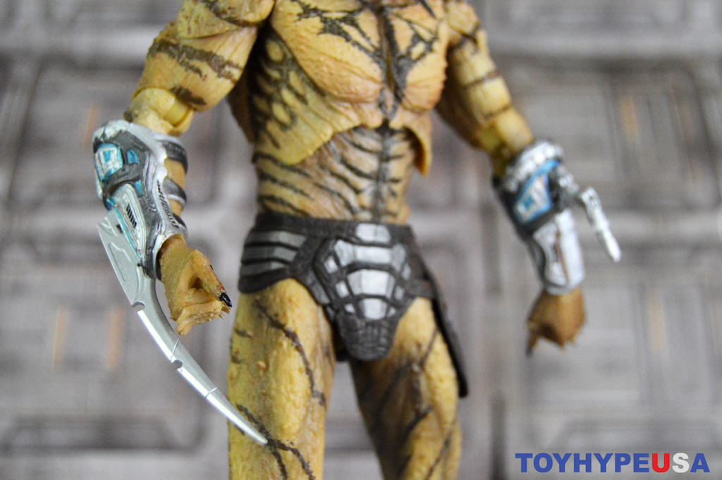 NECA Toys The Predator - Ultimate Unarmored Assassin Predator Figure Review