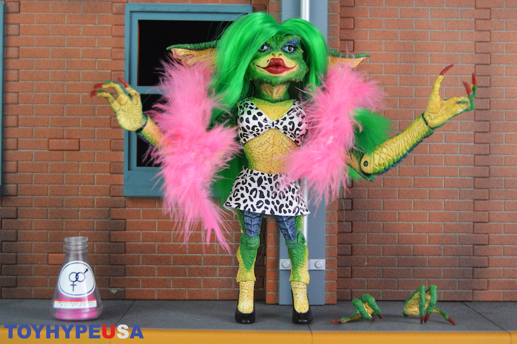 NECA Toys Gremlins 2: The New Batch - Greta Ultimate Figure Review