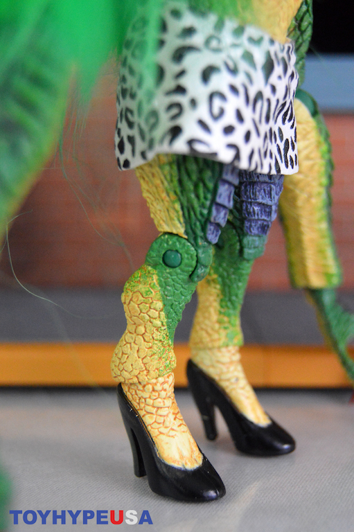 NECA Toys Gremlins 2: The New Batch - Greta Ultimate Figure Review