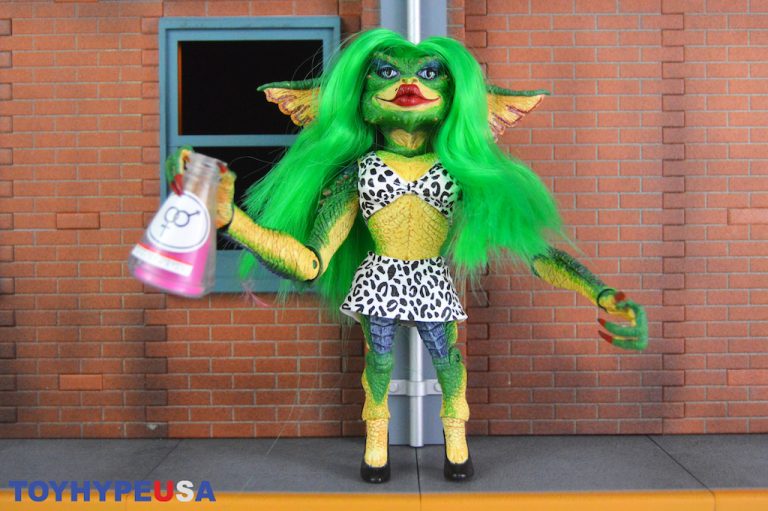 NECA Toys Gremlins 2: The New Batch - Greta Ultimate Figure Review