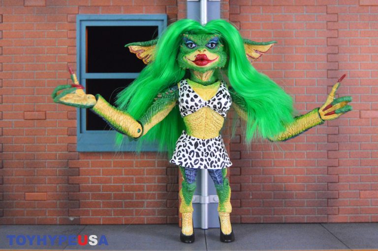 NECA Toys Gremlins 2: The New Batch - Greta Ultimate Figure Review