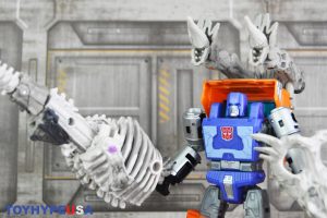 Hasbro Transformers War for Cybertron: Kingdom Ractonite Figure Review