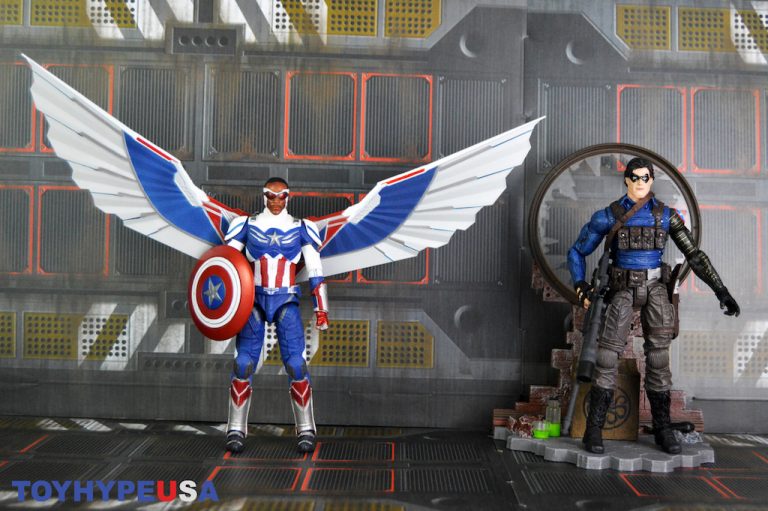 Diamond Select Toys Marvel Select - Disney Store Exclusive Captain ...