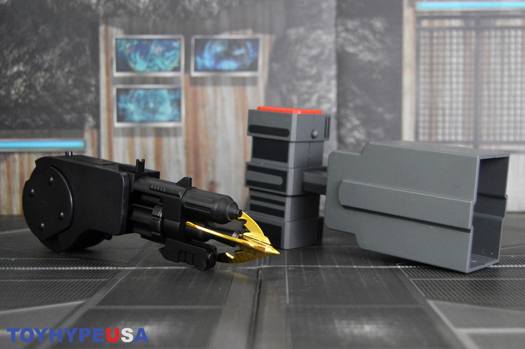 NECA Toys Batman 1989 Movie Grapnel Launcher Replica Review