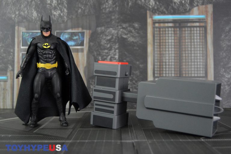 NECA Toys Batman: The Animated Series Grapnel Launcher Prop Replica Review