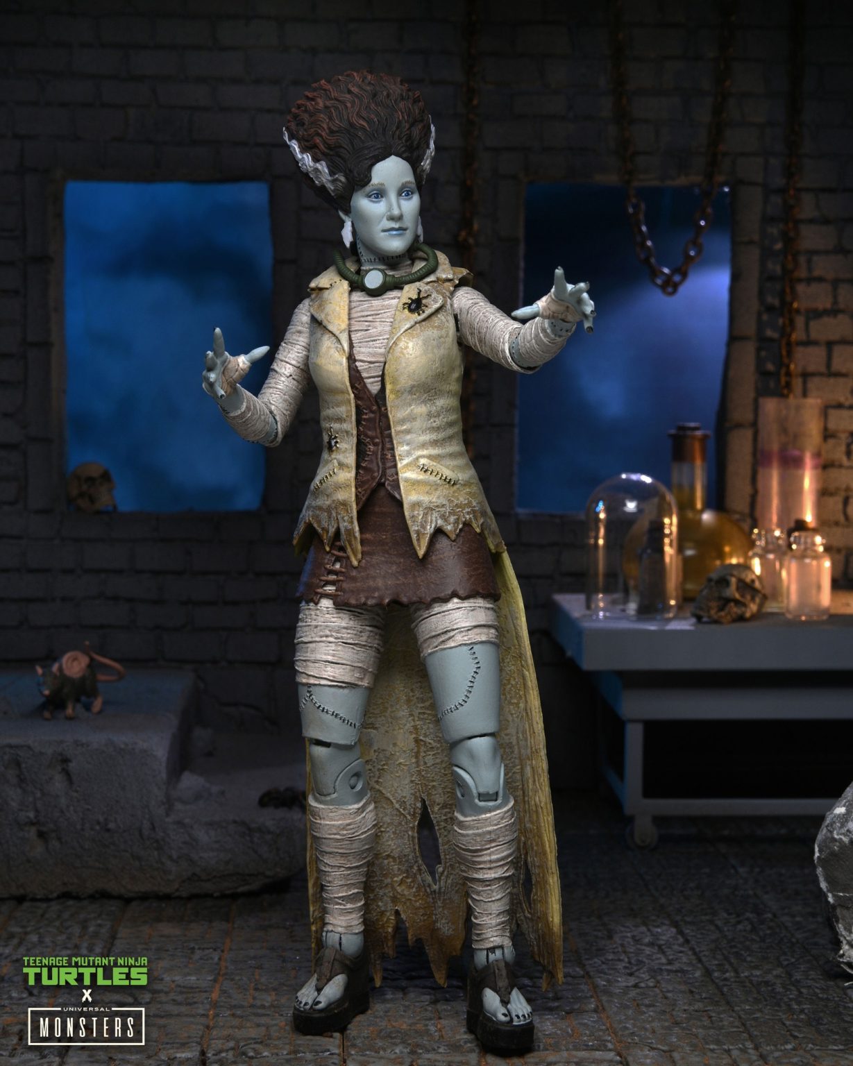 NECA Toys Teenage Mutant Ninja Turtles x Universal Monsters April O ...