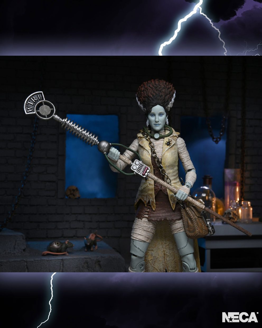 NECA Toys Teenage Mutant Ninja Turtles x Universal Monsters April O ...