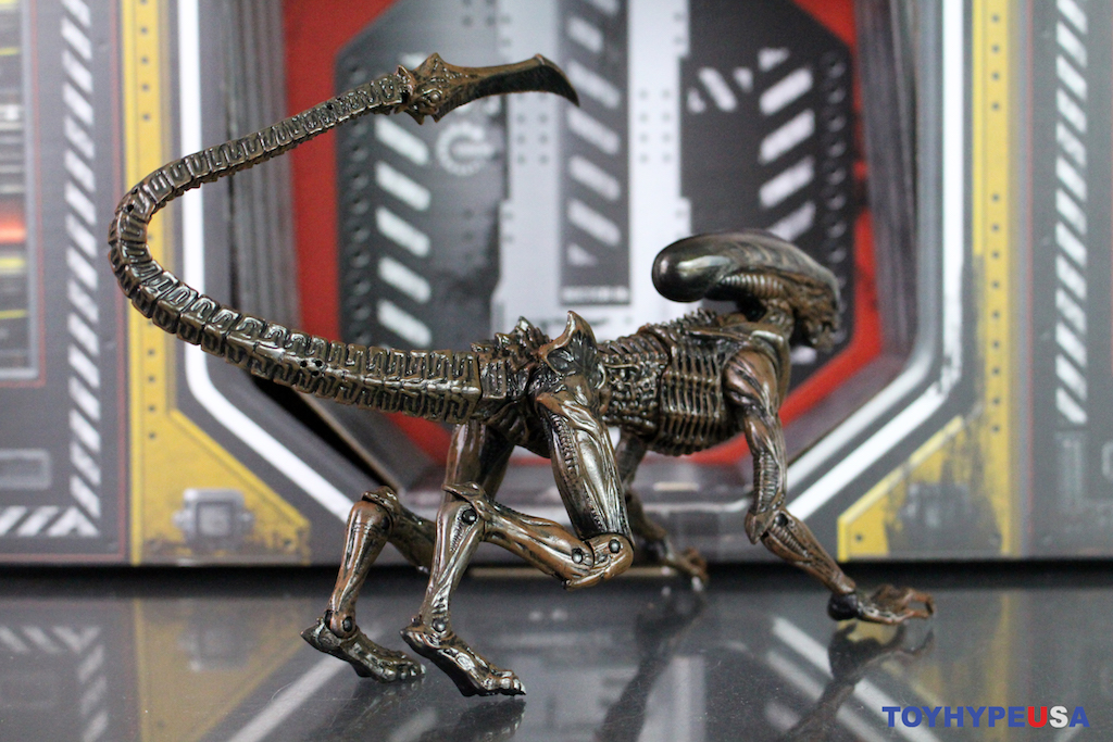 NECA Toys Aliens: Fireteam Elite - Prowler & Runner Alien Figures Review