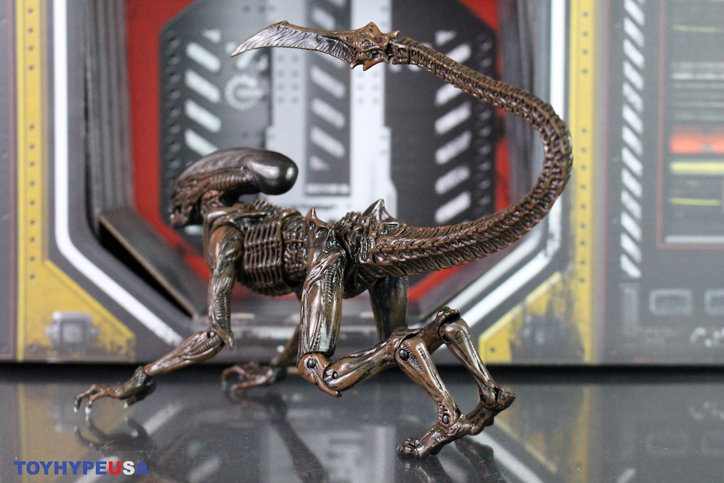 NECA Toys Aliens: Fireteam Elite - Prowler & Runner Alien Figures Review