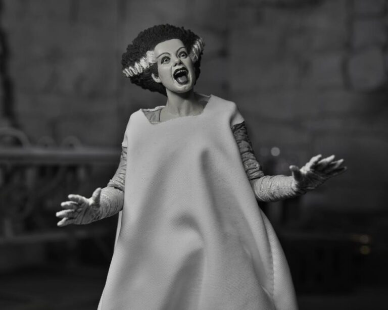NECA Toys Universal Monsters Ultimate Bride of Frankenstein (Black ...