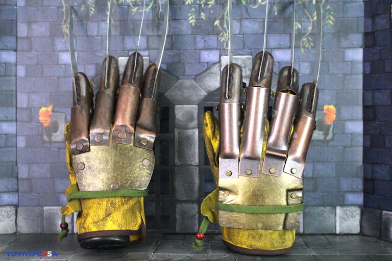 NECA Toys A Nightmare on Elm Street Freddy Krueger Glove Prop Replica's ...