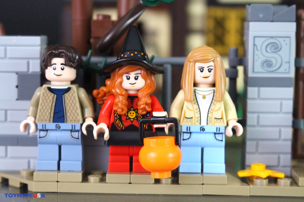 LEGO Ideas 21341 Disney Hocus Pocus: The Sanderson Sisters' Cottage Set ...