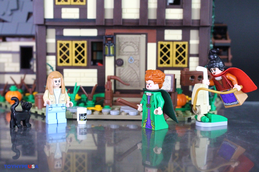 LEGO Ideas 21341 Disney Hocus Pocus: The Sanderson Sisters' Cottage Set ...