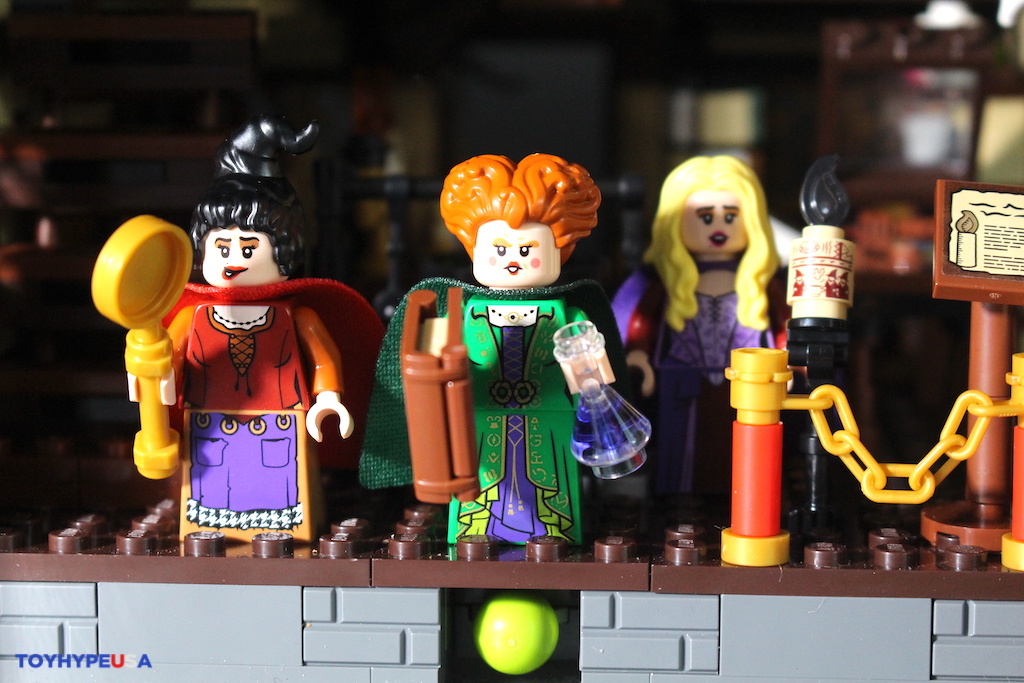 LEGO Ideas 21341 Disney Hocus Pocus: The Sanderson Sisters' Cottage Set ...