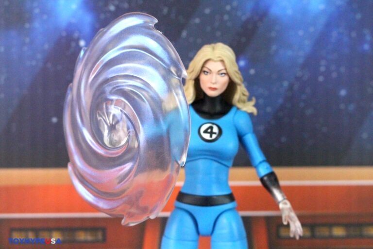 Diamond Select Toys Marvel Select Fantastic Four Invisible Woman Figure ...