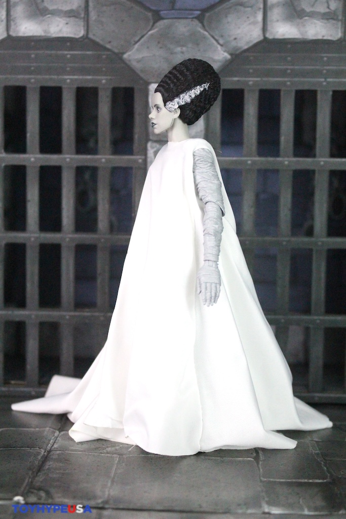 NECA Toys Universal Monsters Ultimate Bride of Frankenstein (Black ...