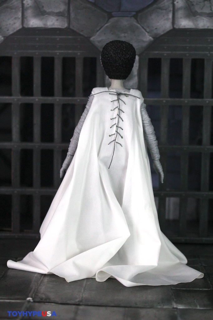 NECA Toys Universal Monsters Ultimate Bride of Frankenstein (Black ...