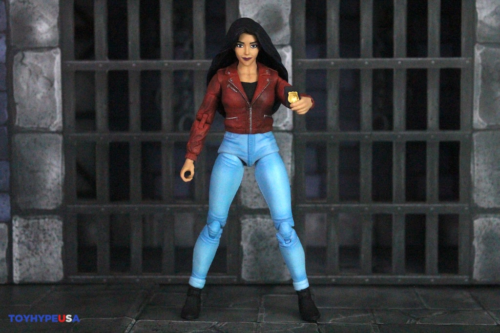 NECA Toys Disney's Gargoyles Ultimate Elisa Maza Figure Review