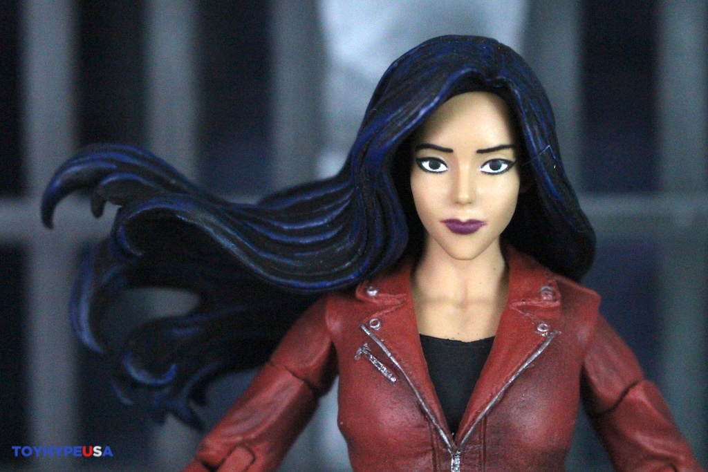 NECA Toys Disney's Gargoyles Ultimate Elisa Maza Figure Review