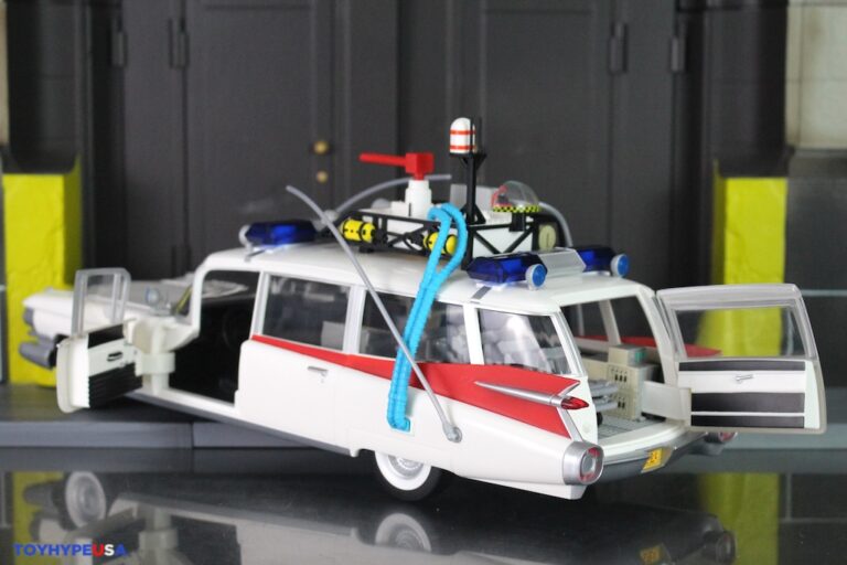 Hasbro Ghostbusters (1984) Plasma Series Ecto-1 Vehicle Review